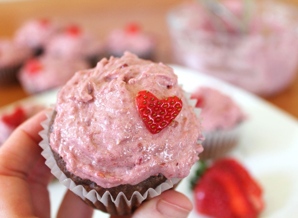Sugar Free Chocolate Cupcakes with Maple Raspberry Icing and a Giveaway ...