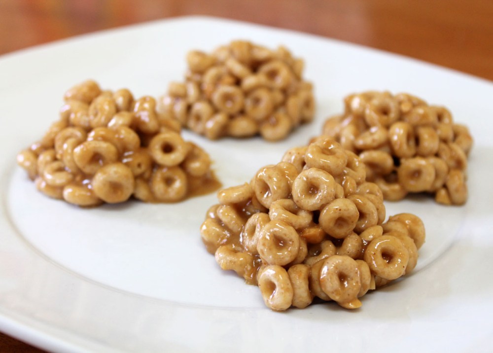 Peanut Butter Cheerio Clusters | Live. Learn. Love. Eat.